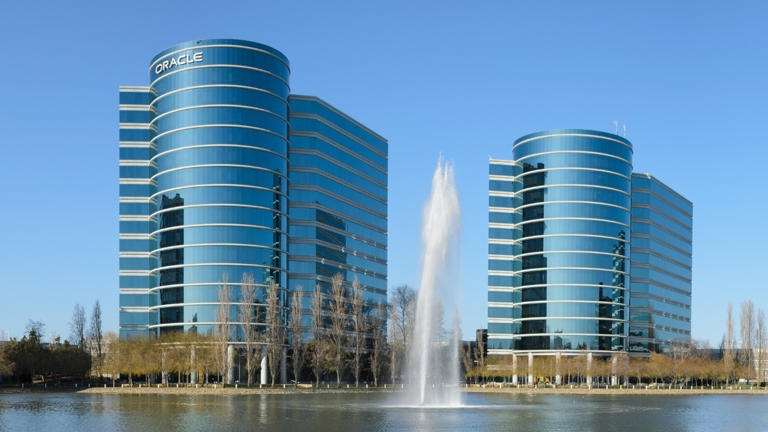 Can Oracle really surge to $400, or is it a pipe dream?