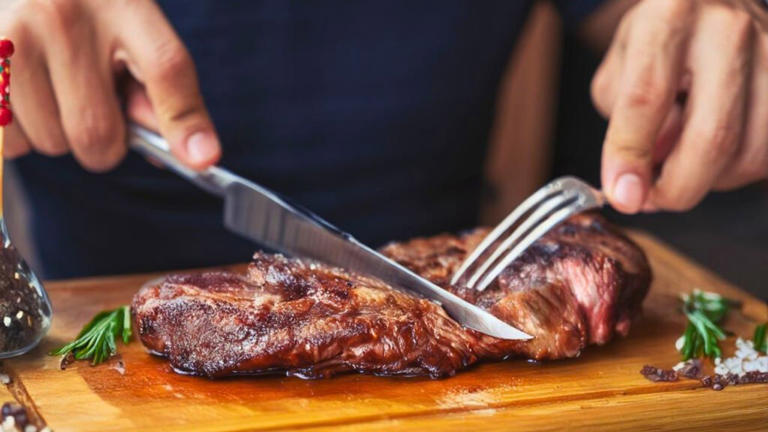 A steakhouse chain called Beef costs 'Code Red' and started hiking menu ...