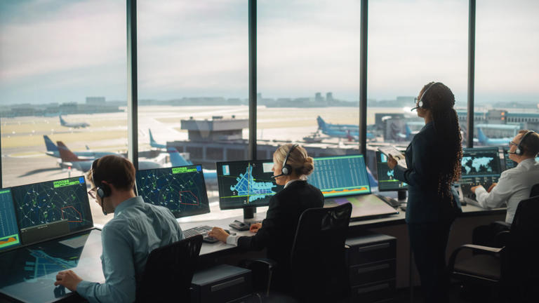 Air traffic control overhaul heats up as US government awards contracts