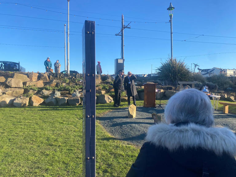 27 heartfelt and moving pictures from the 43rd anniversary of the ...