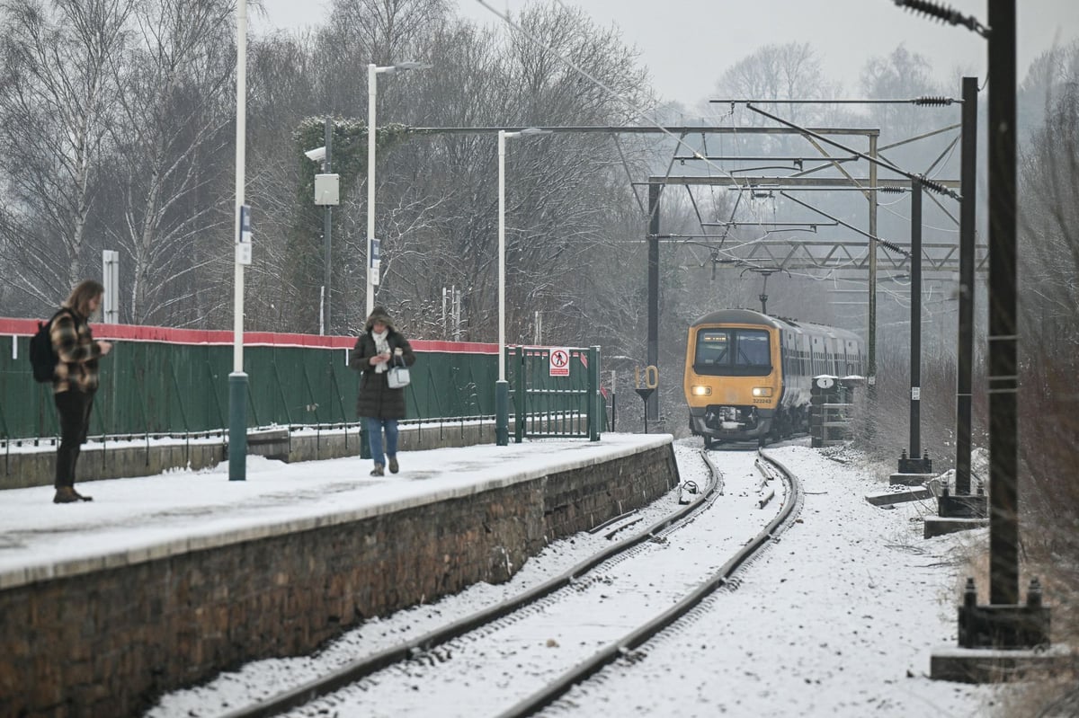 Snow falls on London as storm threatens to cause wild weather in south