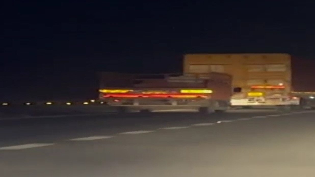 Caught on camera: Canter rams truck on Yamuna Expressway in UP, driver ...