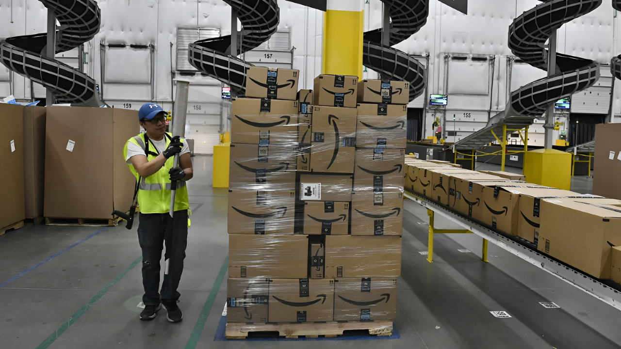 Amazon fires 14,000 workers—$118B AI bet triggers biggest corporate ...