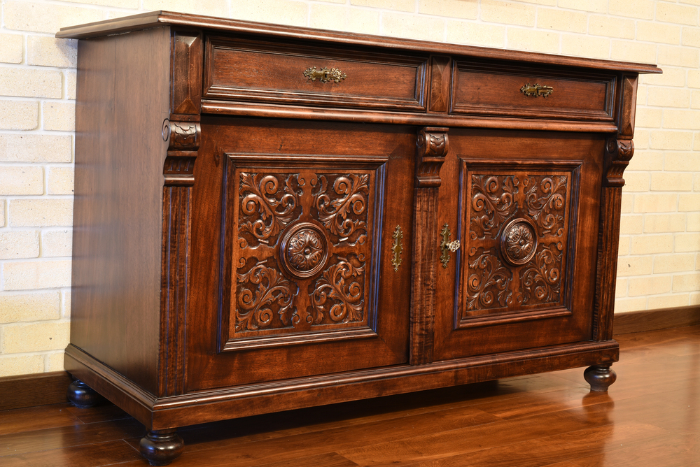 Tricks to hide scratches on wood furniture