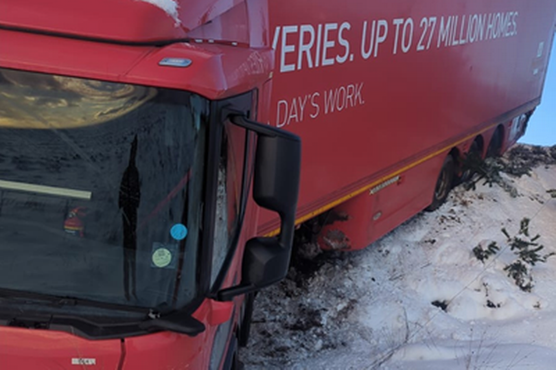 Royal Mail lorry crashes on A9 in heavy snow as police close road