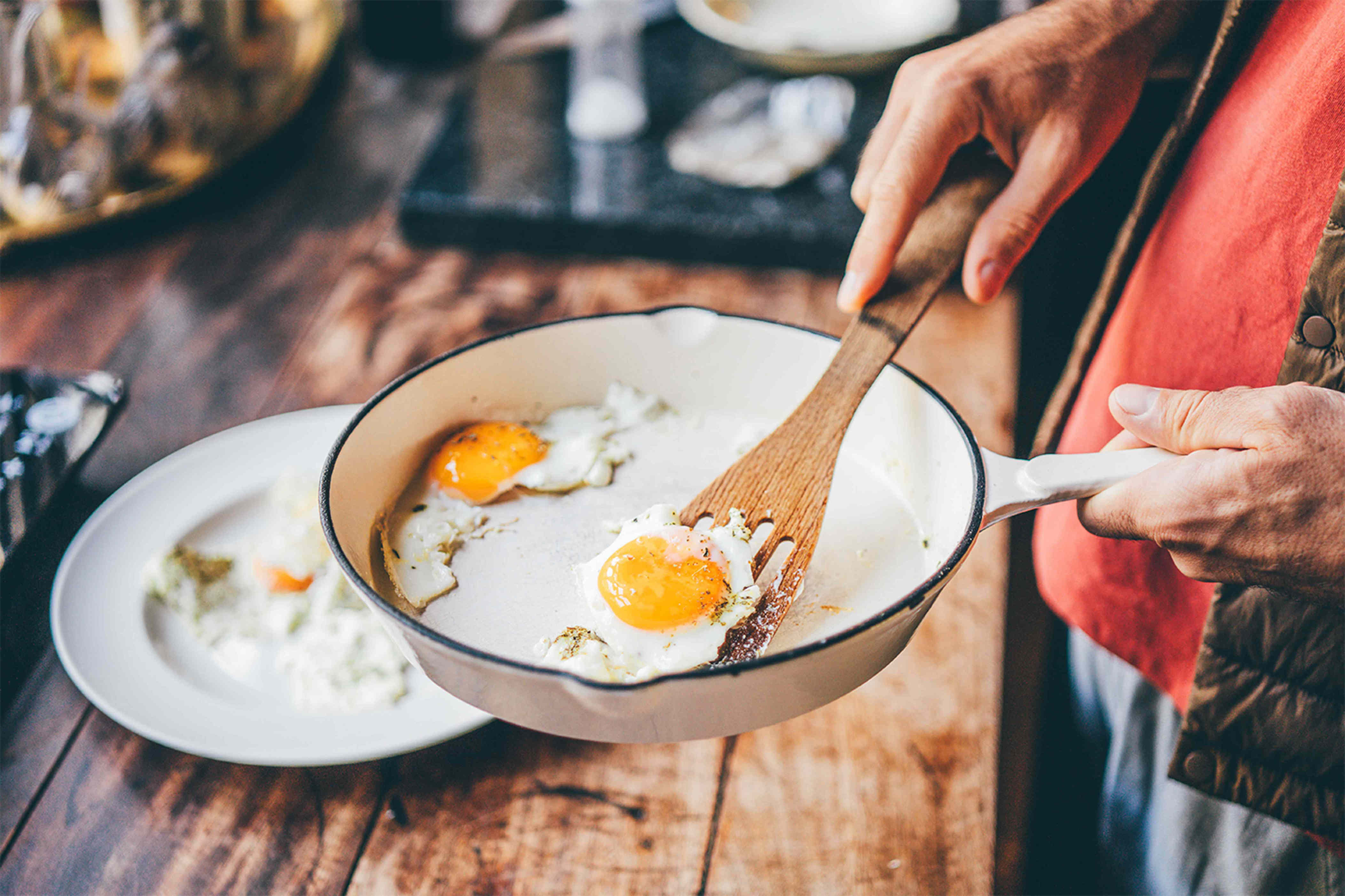 Swap your black plastic kitchen tools for these non-toxic wooden ...