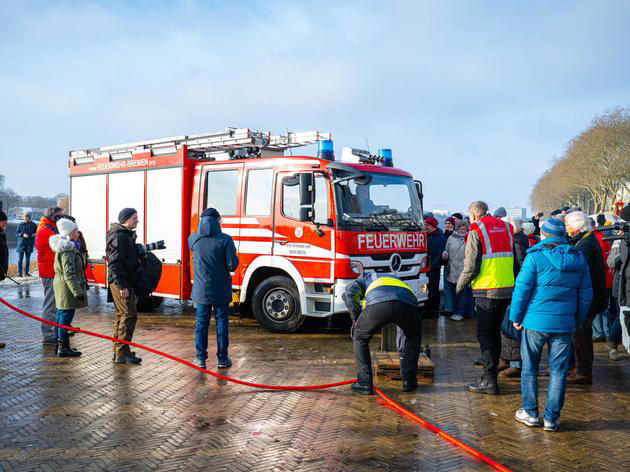 Nackte Frau stoppt Eiswette: Seenotretter ziehen 45-Jährige aus der Weser