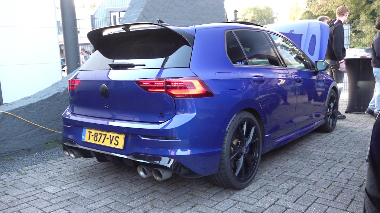 Volkswagen Golf R Mk8: Hot hatch azul de destaque