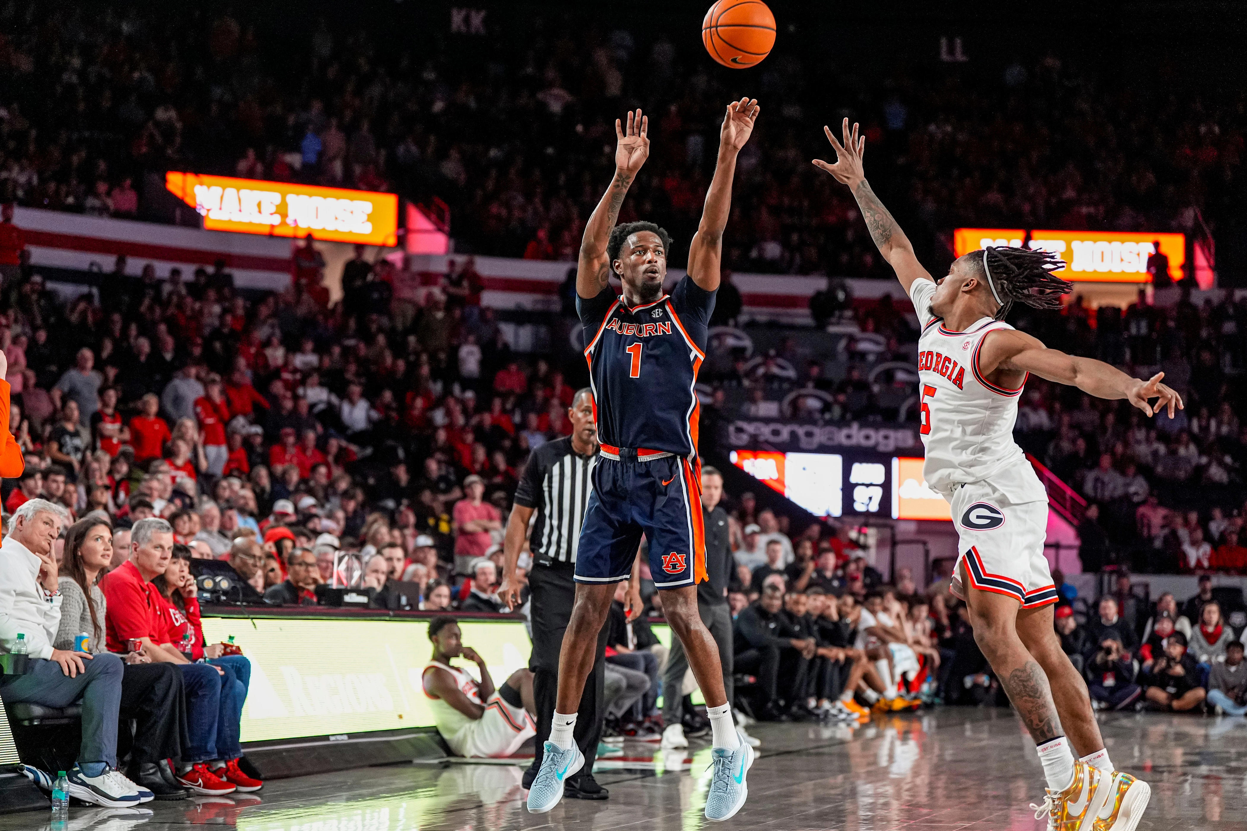 Auburn basketball remains outside the latest AP poll
