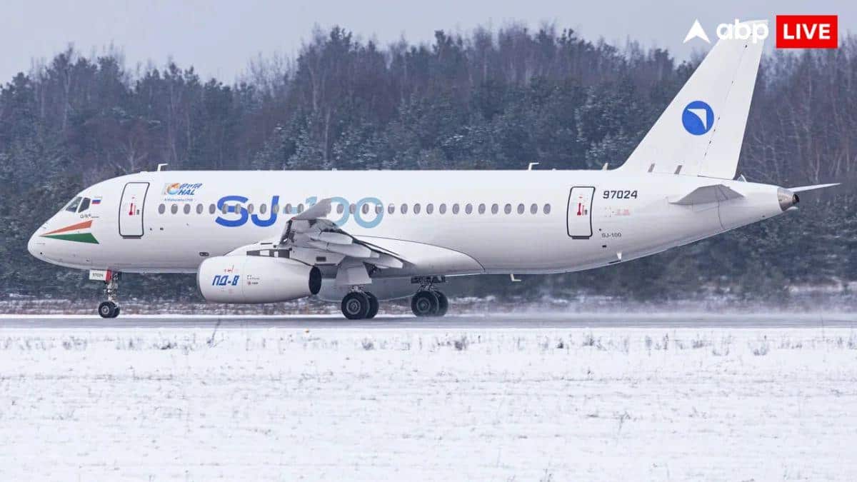 रूस के आसमान में भारत का झंडा! मॉस्को में सुपरजेट पर नजर आया तिरंगा और ...