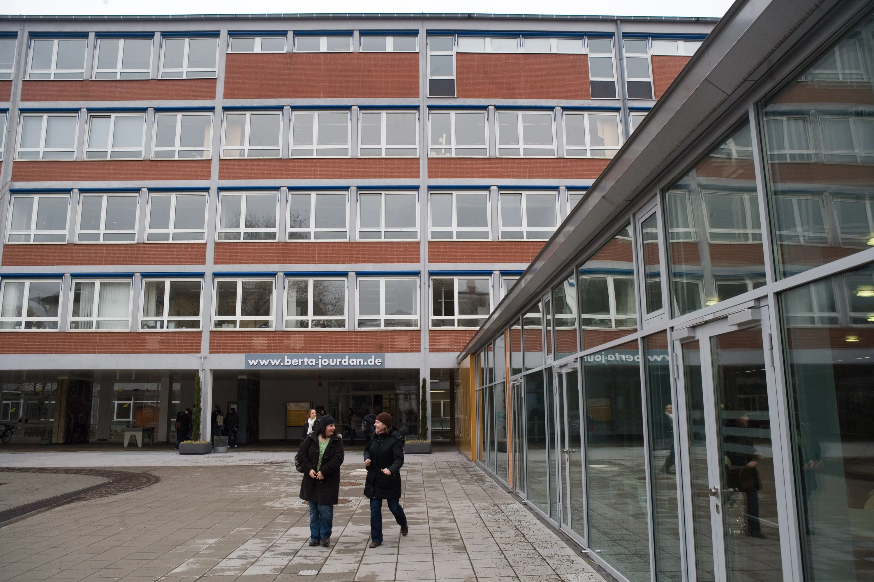 Streit um Berufsschule: Berta-Jourdan-Schule zieht wohl nicht in ...