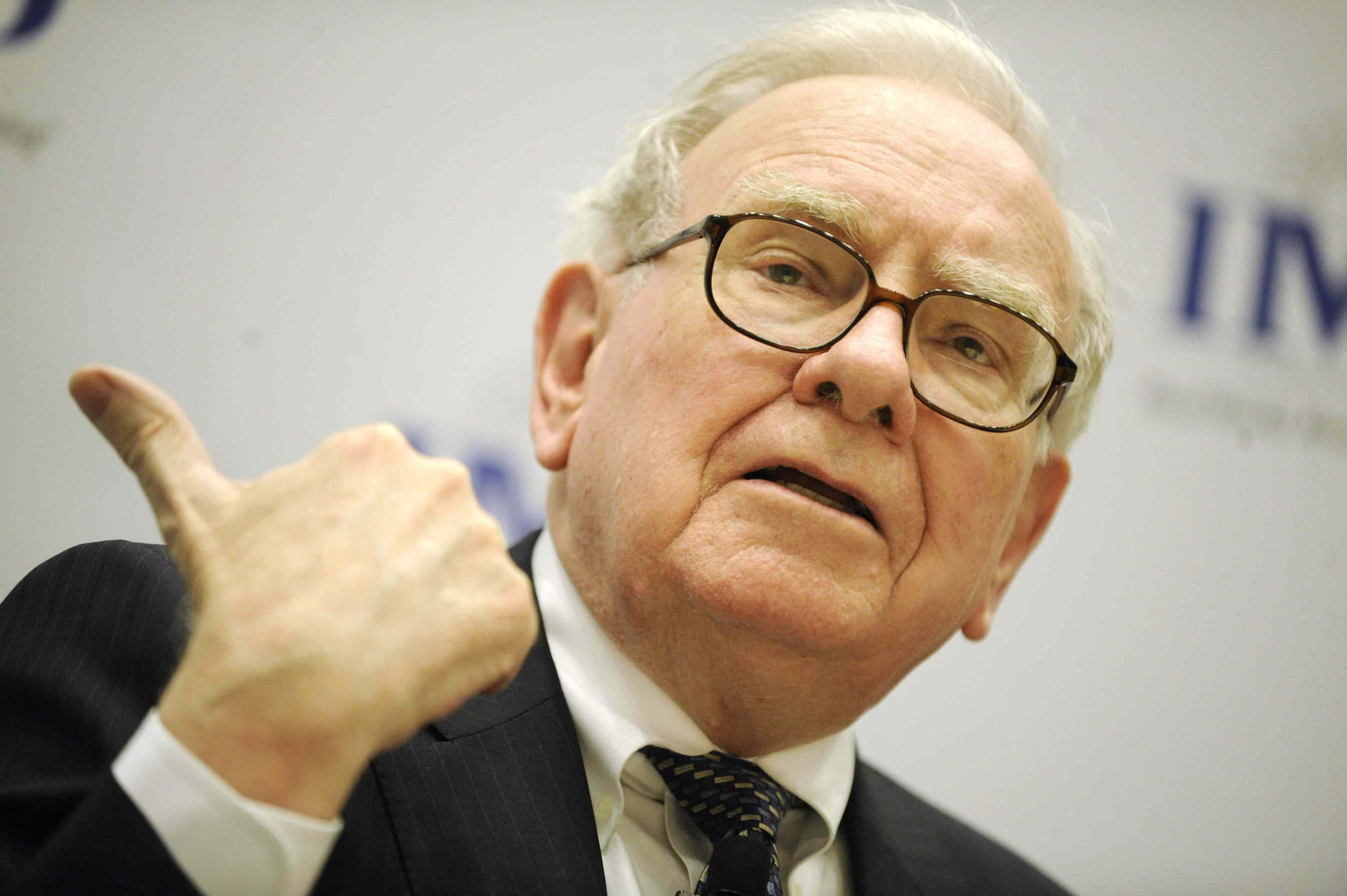 What Warren Buffett's lucky monkey problem teaches about successful ...