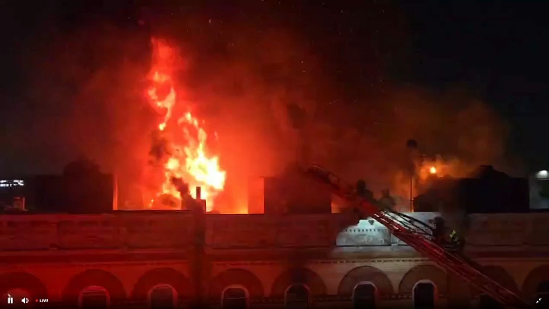 Firefighter hit by falling AC unit, 5 others hurt in Queens inferno