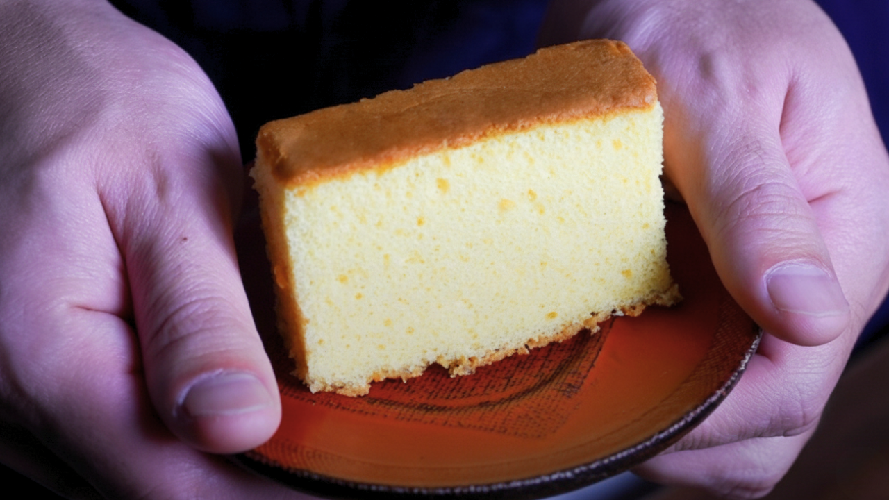 How does castella cake get its fine texture?