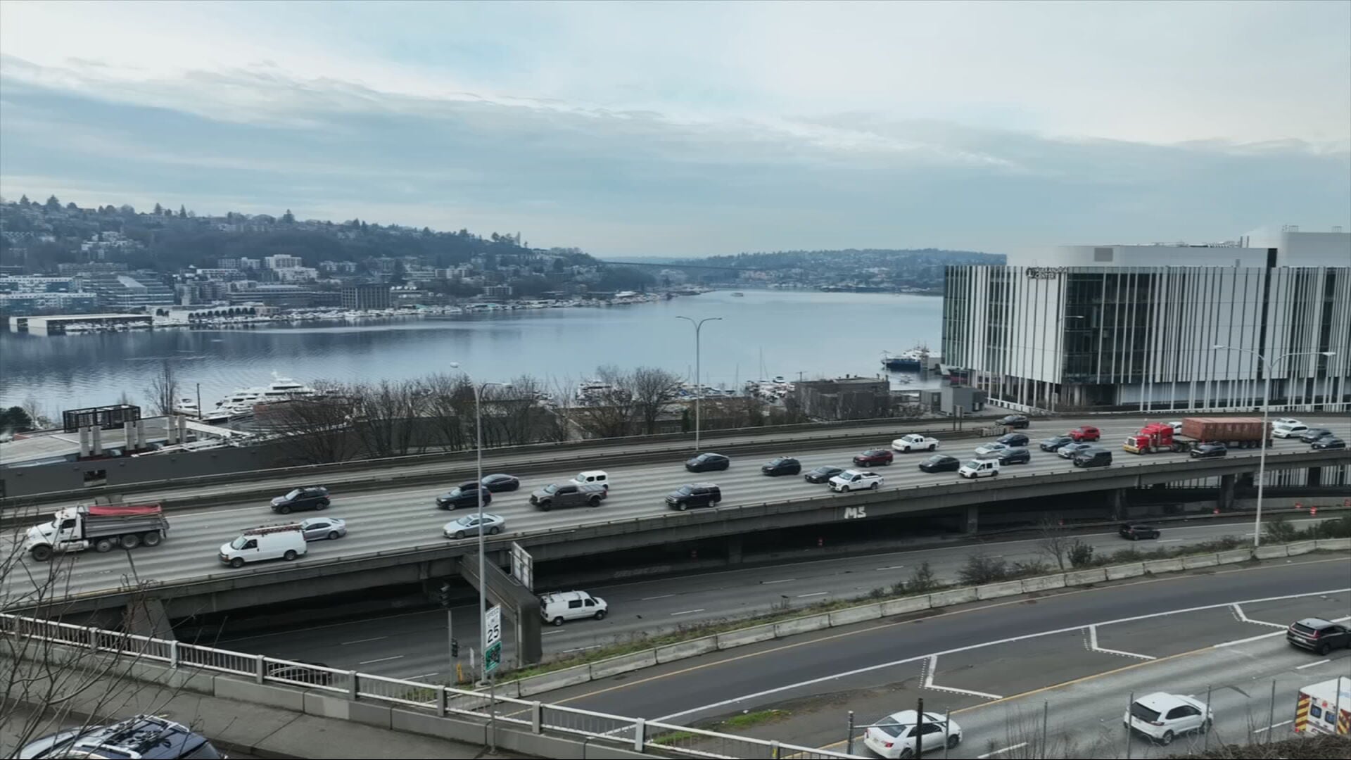 Construction crew hits gas line, shuts down road in Seattle’s Eastlake ...