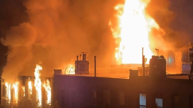 2 firefighters seriously injured after 5-alarm fire in Queens
