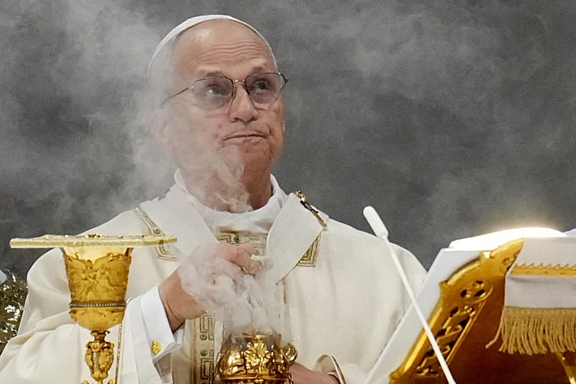 Papa Leo, Aziz Petrus Bazilikası’ndaki Kutsal Kapı’yı kapatarak Jübile ...