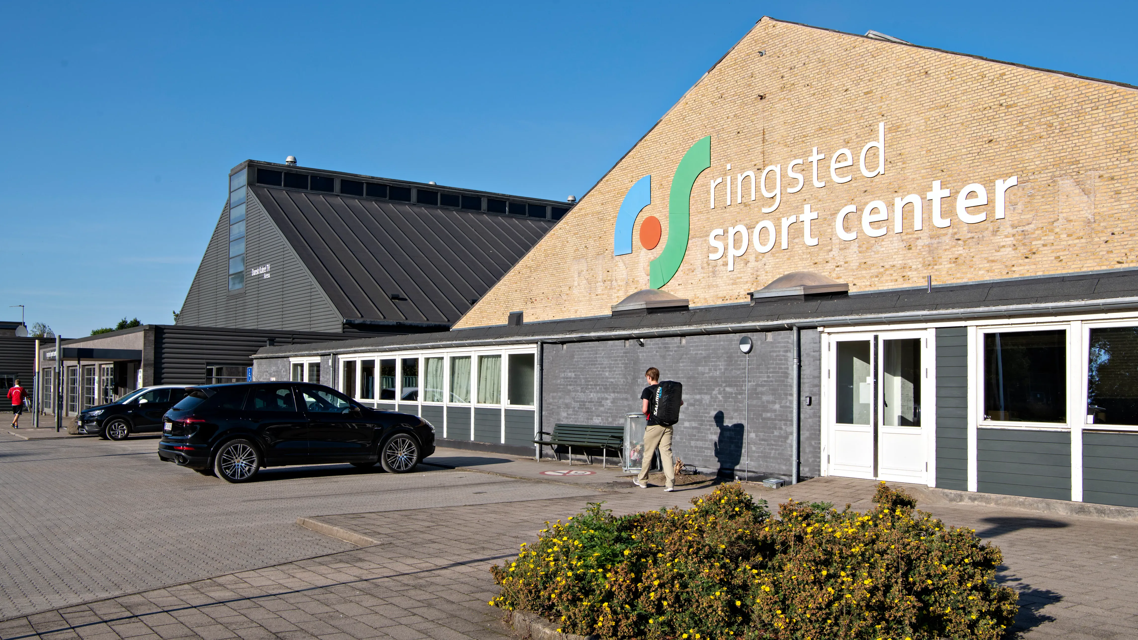 Lukkes på grund af sne: Taget kan styrte sammen