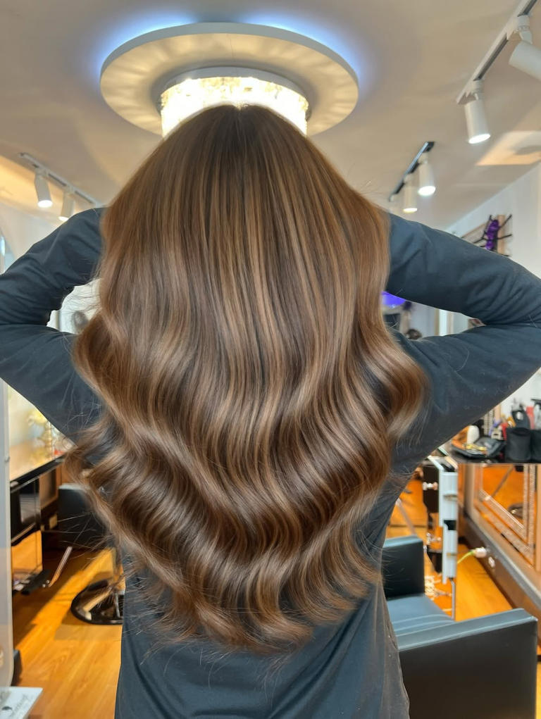 5 tonos de castaño que disimulan las canas y rejuvenecen