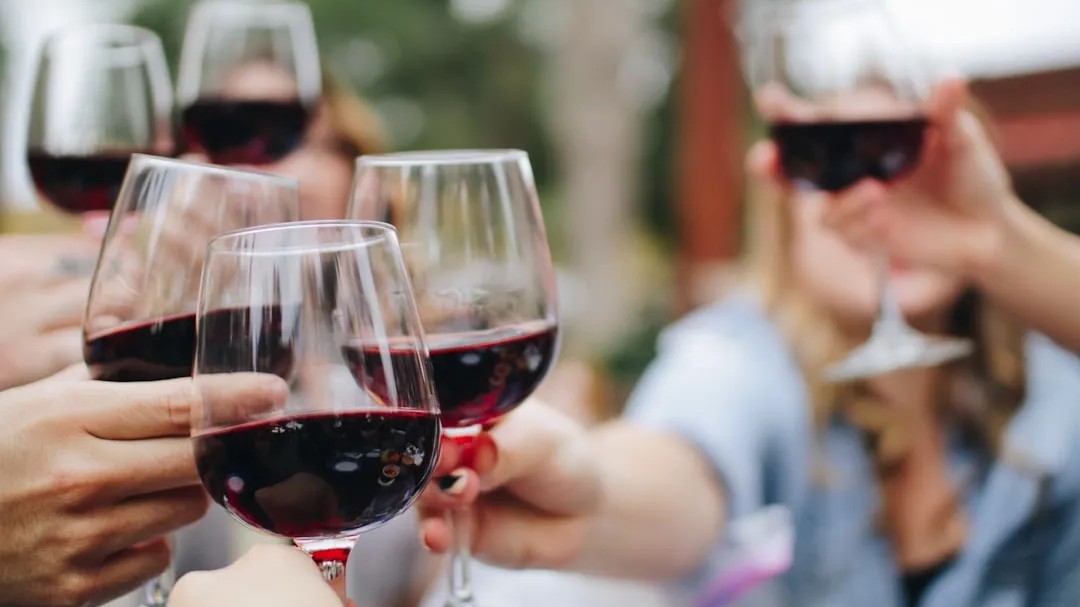 Waiters confess the 5 red flags they notice the second you order wine