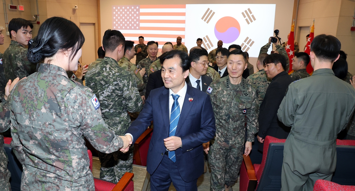 Defense chief urges firm combined readiness posture during visit to ...
