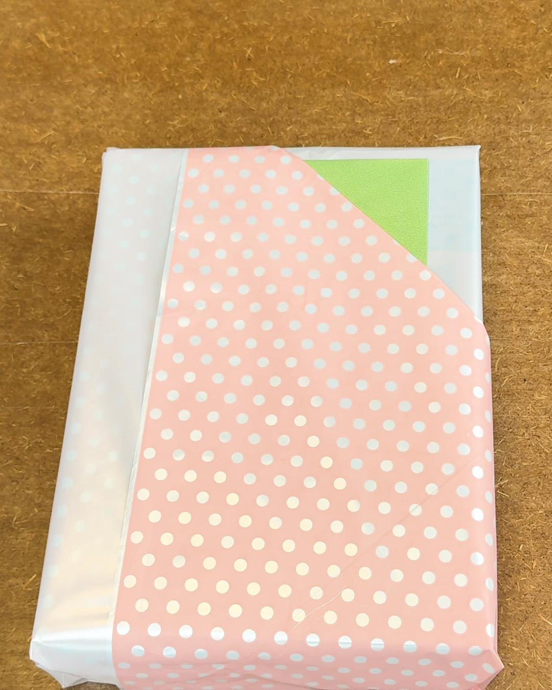 Clever wrapping idea with a pocket surprise 🎁