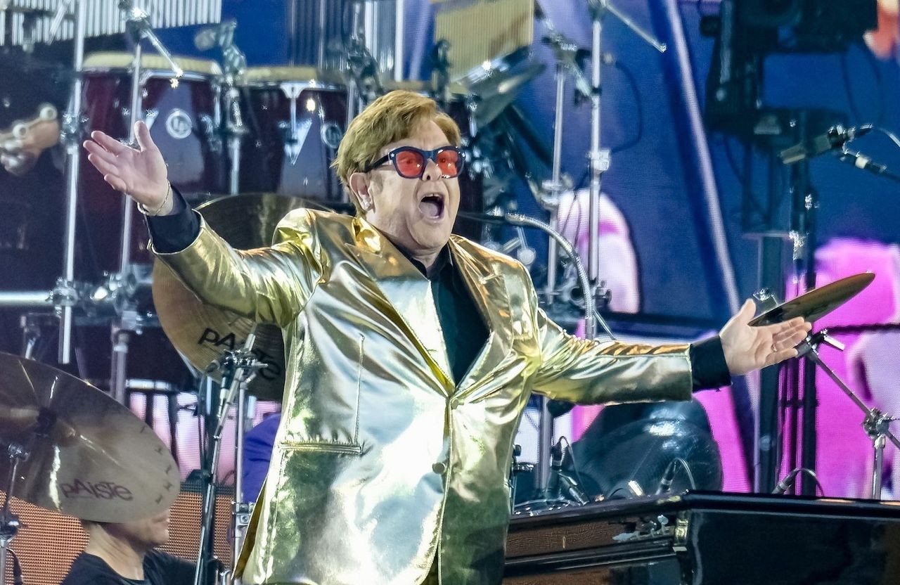Elton John dévoile une rare photo de ses fils Zachary et Elijah, qui ...