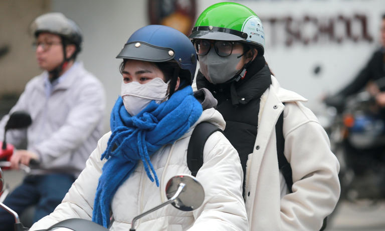 Cold wave grips northern Vietnam as temperatures plunge to 3 C, health ...