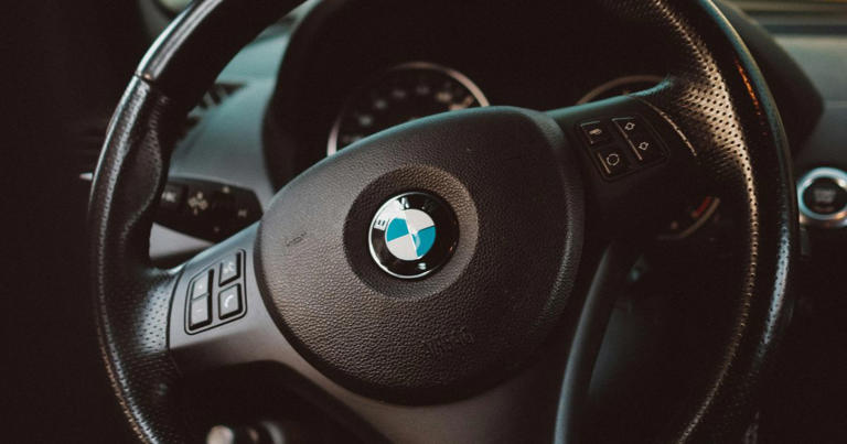Le volant des BMW X3 se met à bouger tout seul!
