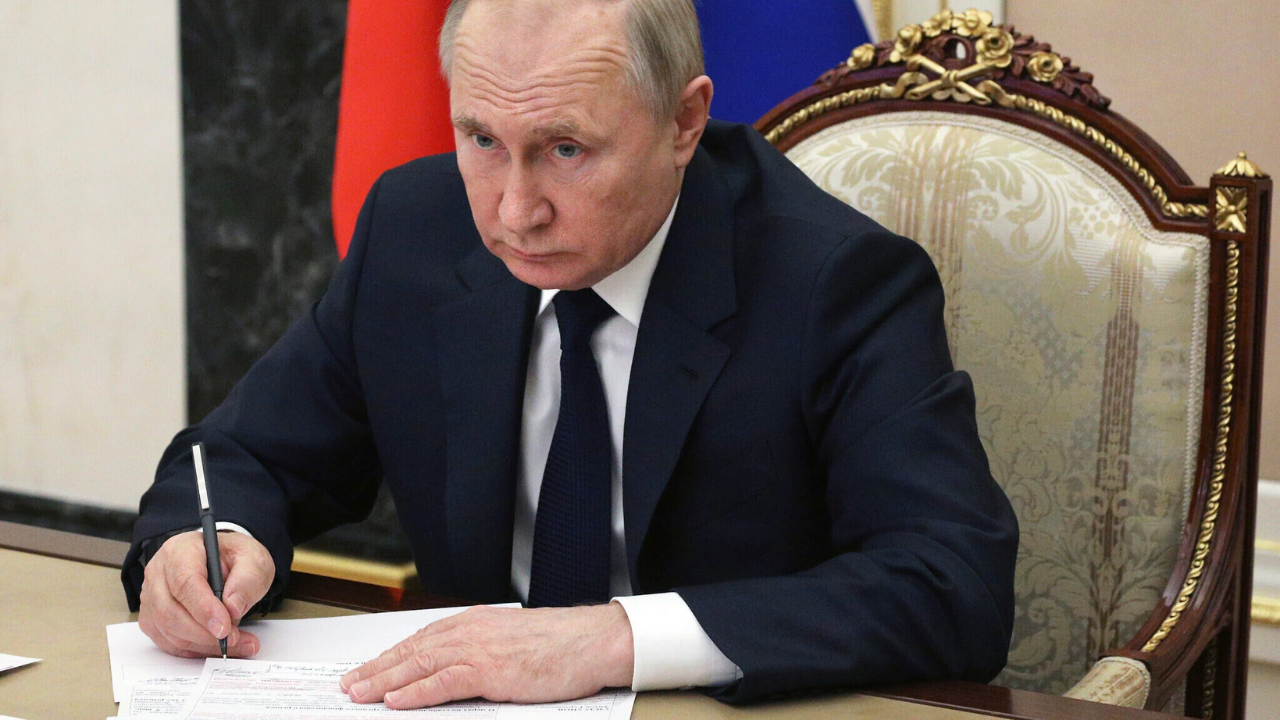 Moscow car bomb kills third Russian general—Putin’s senior command ...