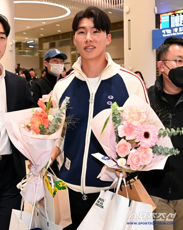 Kim Hye-seong, Go Woo-suk join WBC national team camp