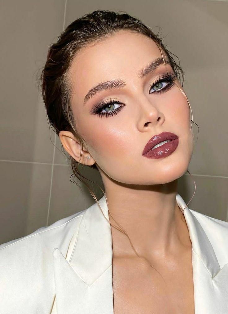 5 inspirasi eye makeup look untuk night out, tampil stunning!