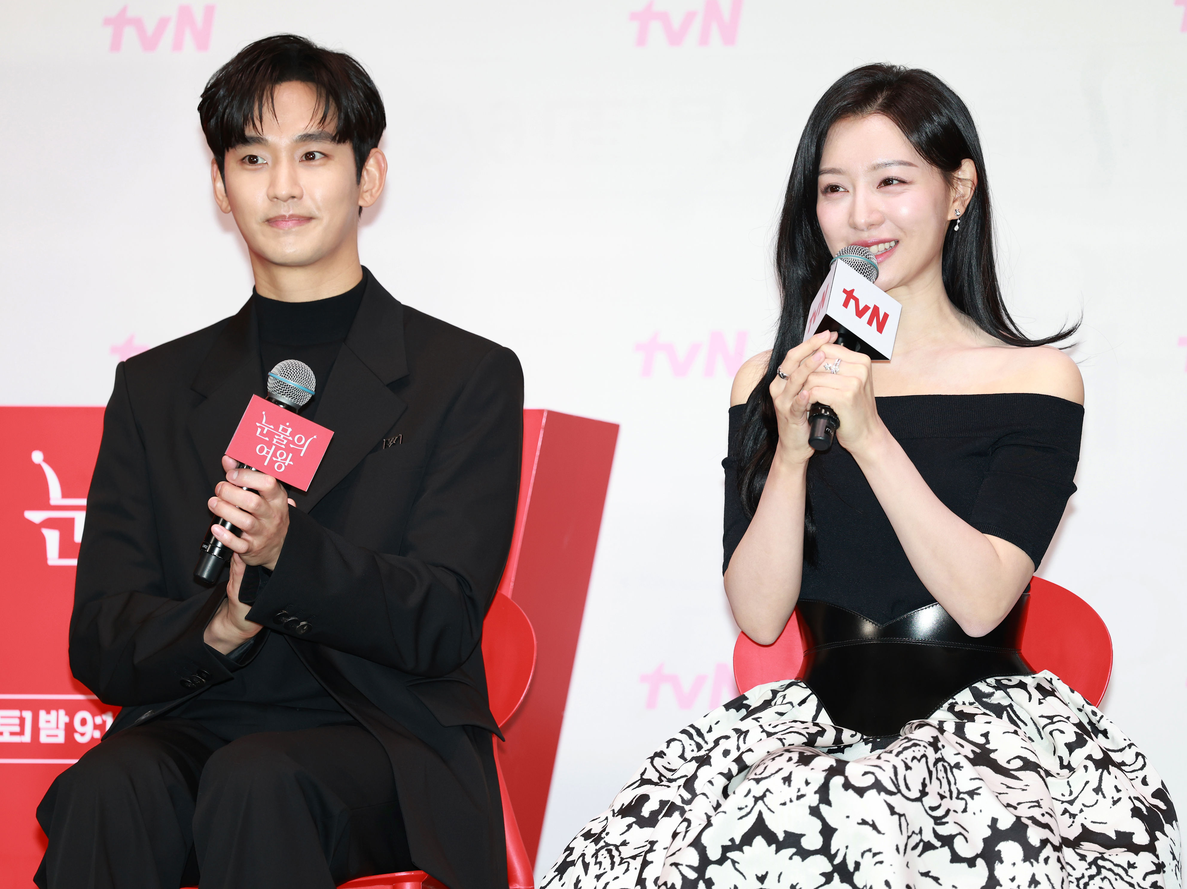 Kim Soo Hyun khiến phim "Nữ hoàng nước mắt" bị loại bỏ