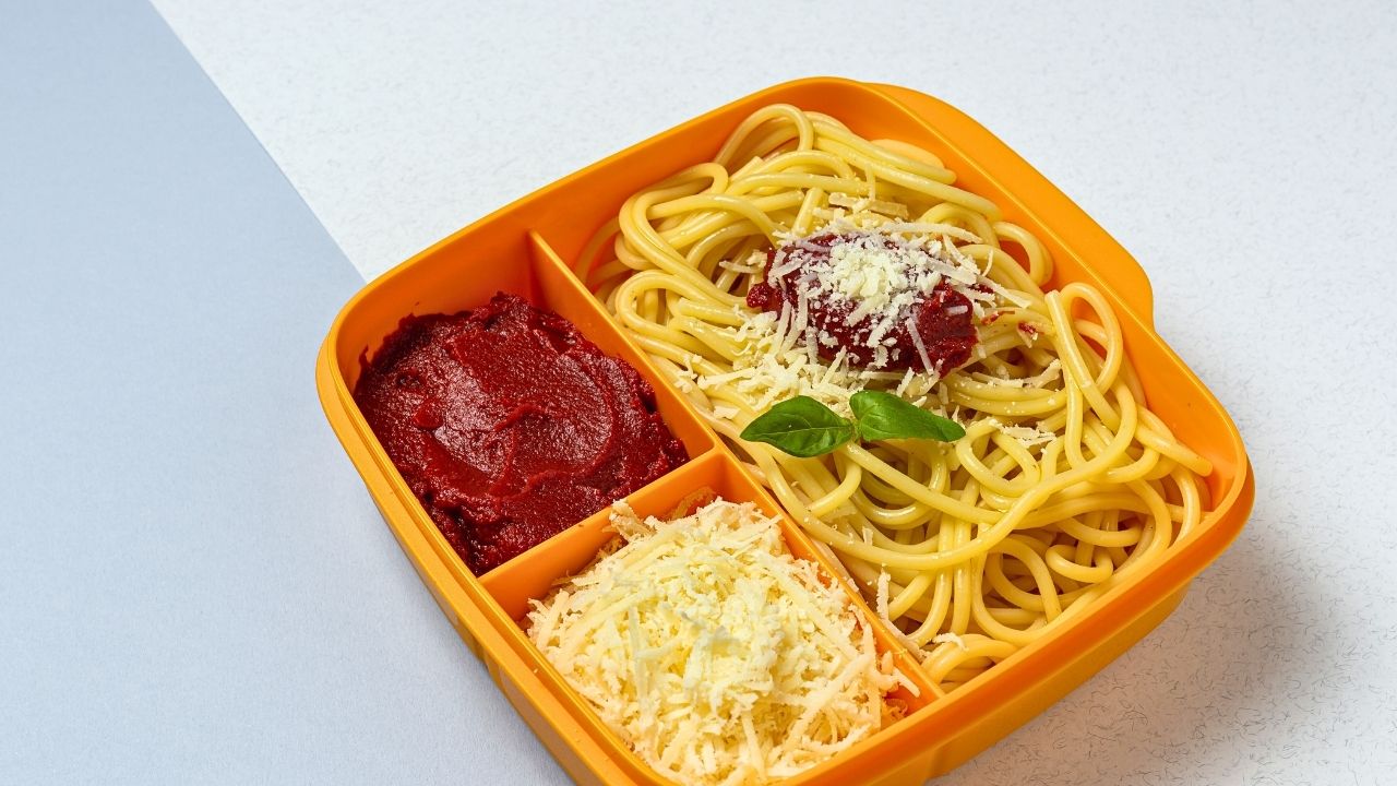 He pressured me to bring my homemade meal into a café. I refused to get ...