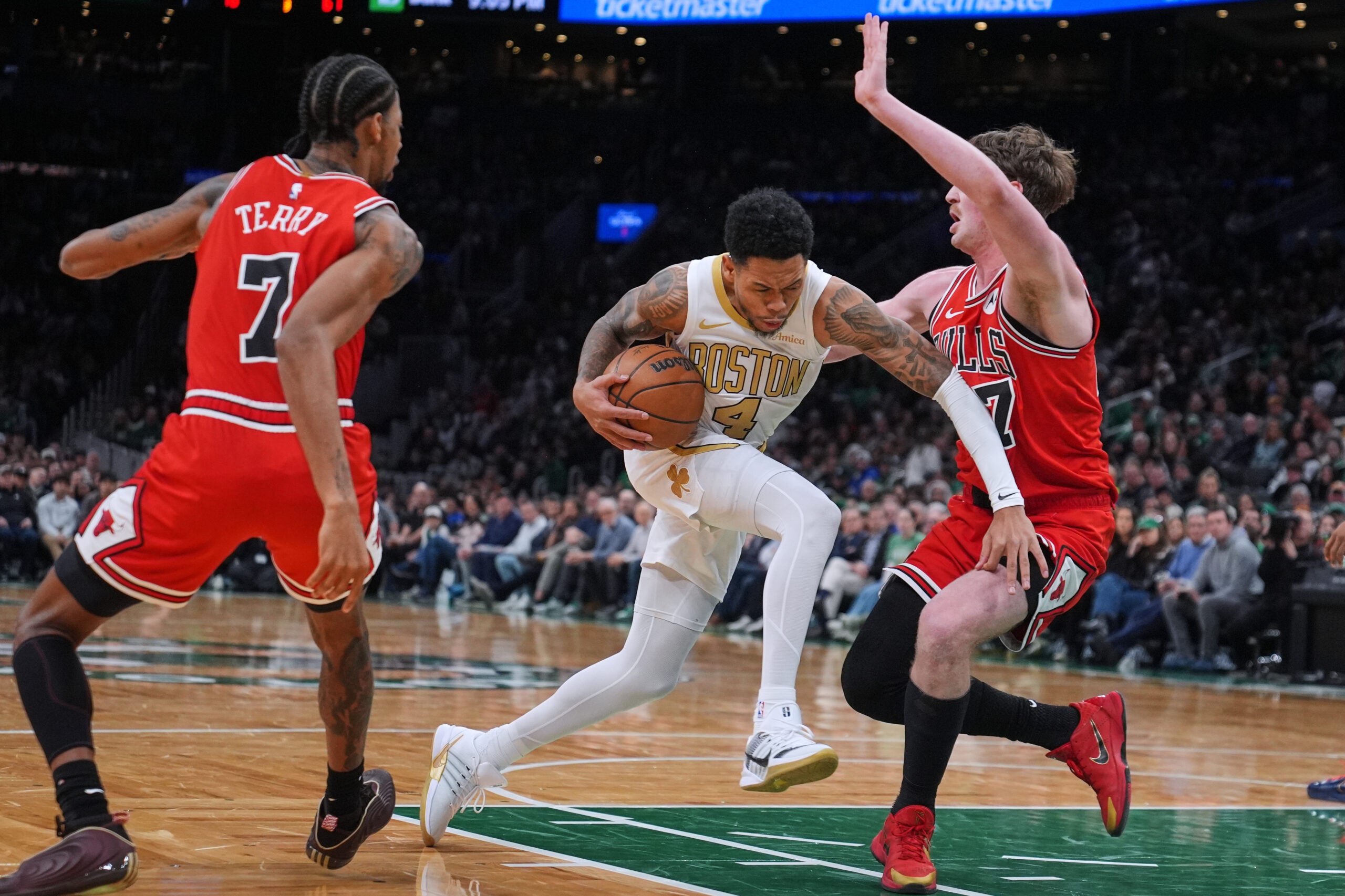 Anfernee Simons catches fire, leads Celtics to trap game win over Bulls ...
