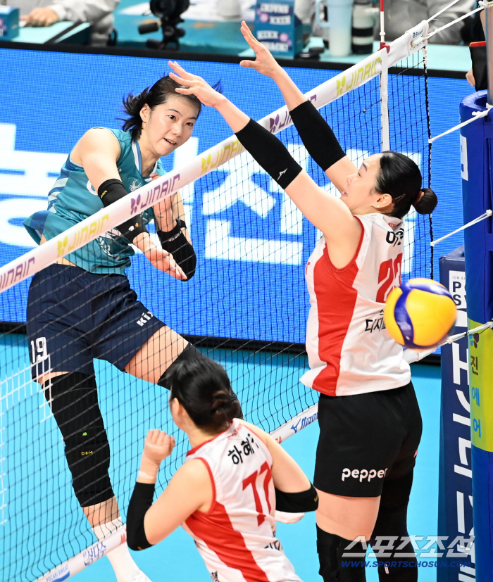 Yoo So-yeon, spike pierce blocking
