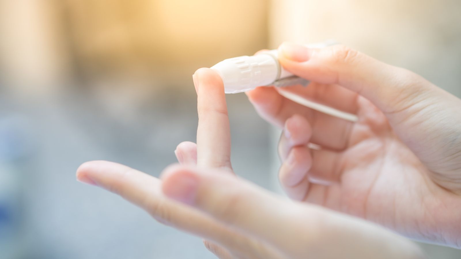 Finger prick blood test trial 'could revolutionise' Alzheimer's diagnosis