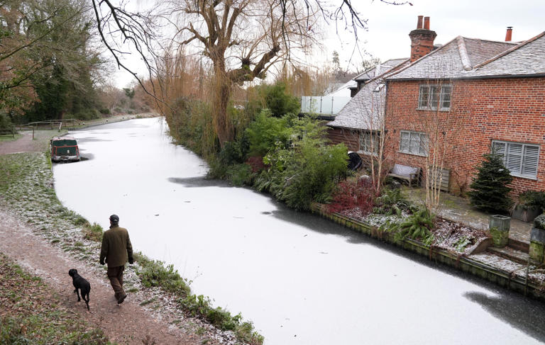 Met Office map shows snow and ice warnings covering UK as schools close