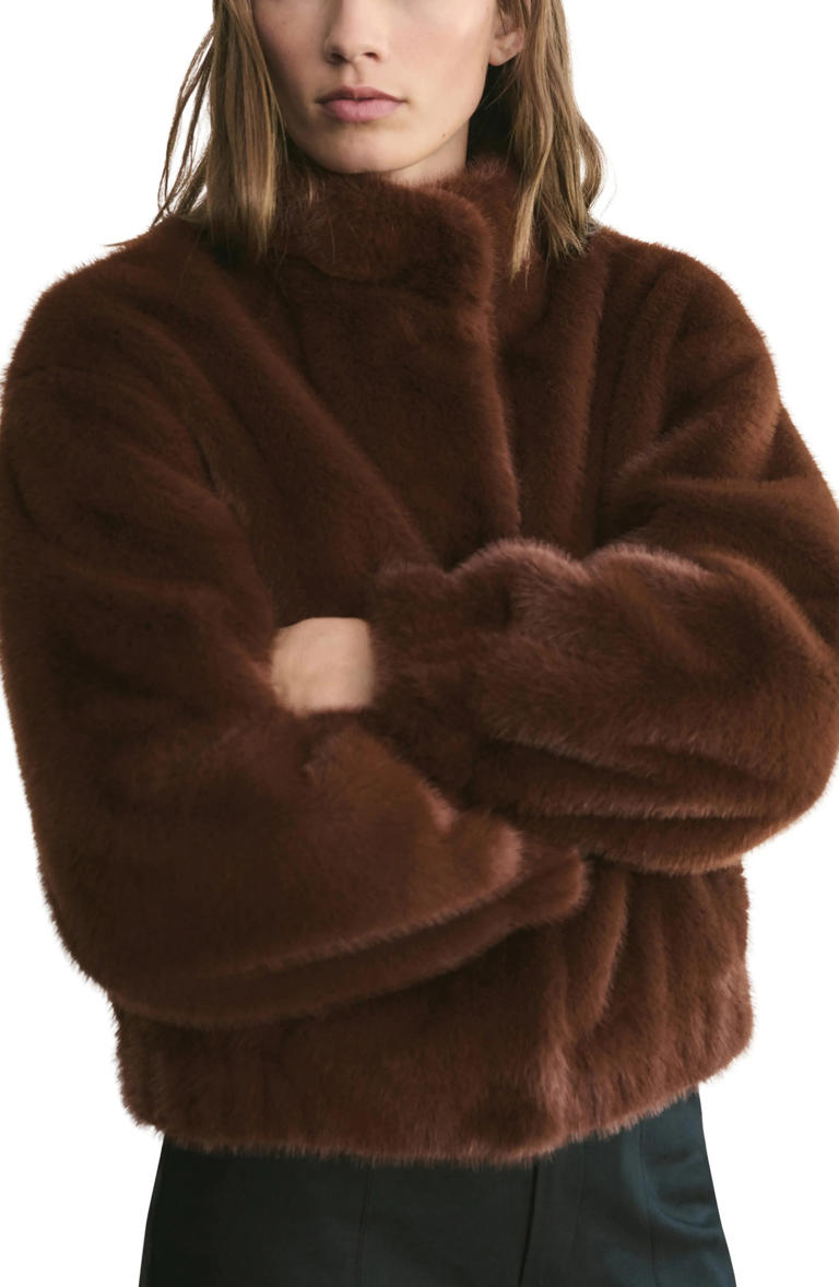 My stylish mom wants 5 chic items for 2026 (no more than $400 total)—I ...