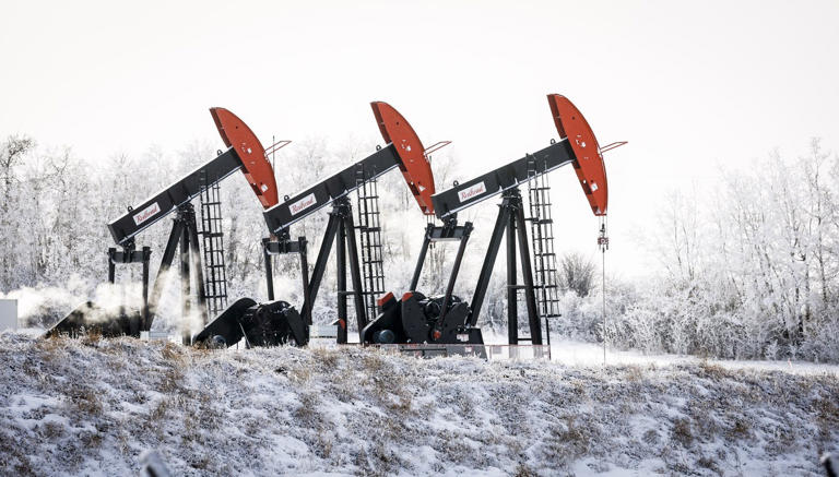 Forecasts predict lacklustre oil, higher Alberta gas prices in 2026