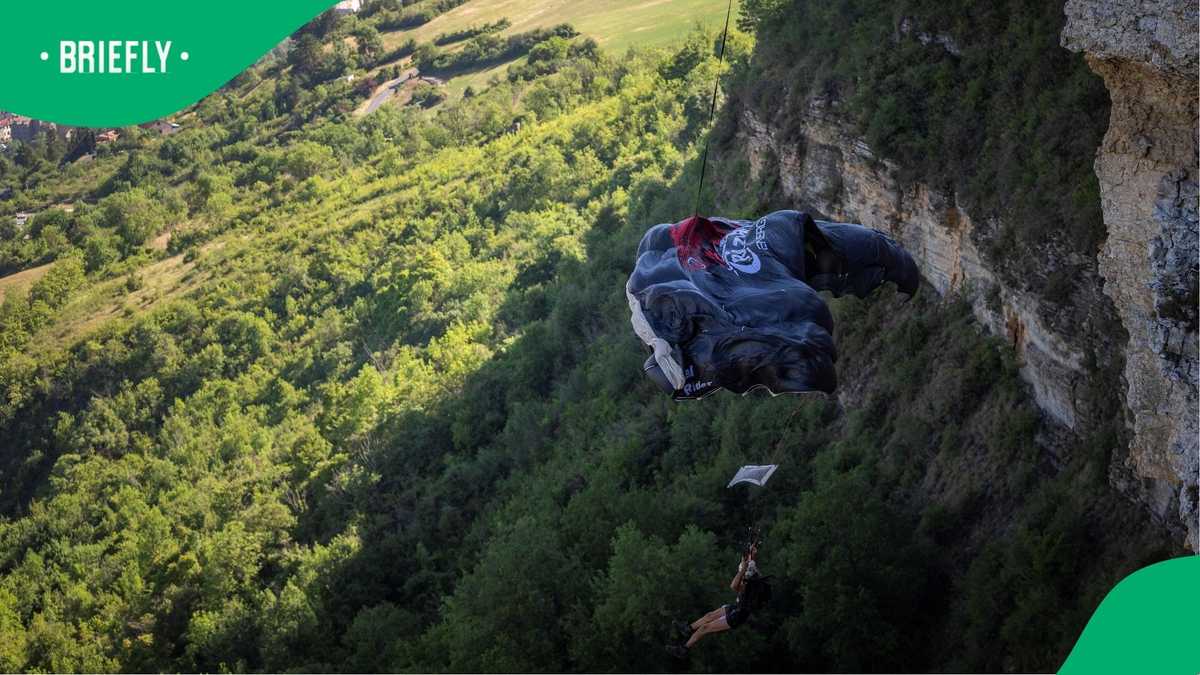 Body airlifted after base jumper dies in accident on iconic Table Mountain
