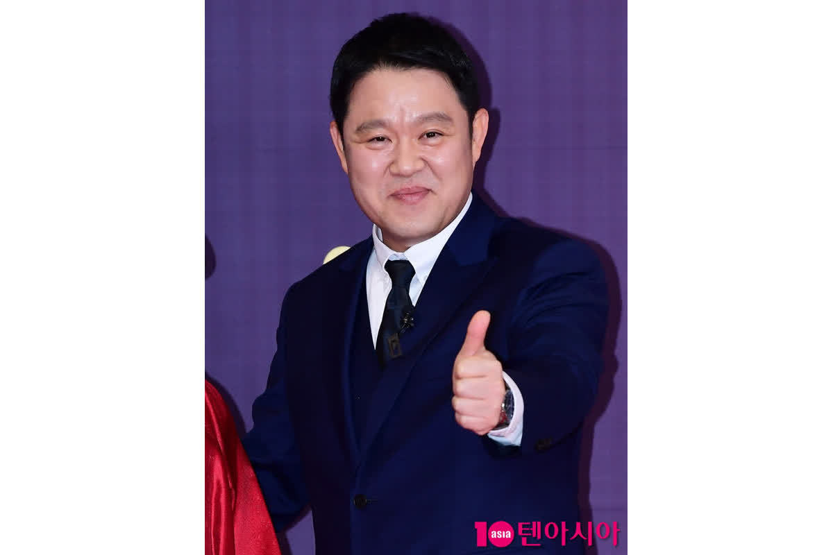 [공식] '12세 연하♥' 김구라, 결혼 7년 차에 벅찬 소식 알렸다 '경제사모임' 메인 MC 발탁