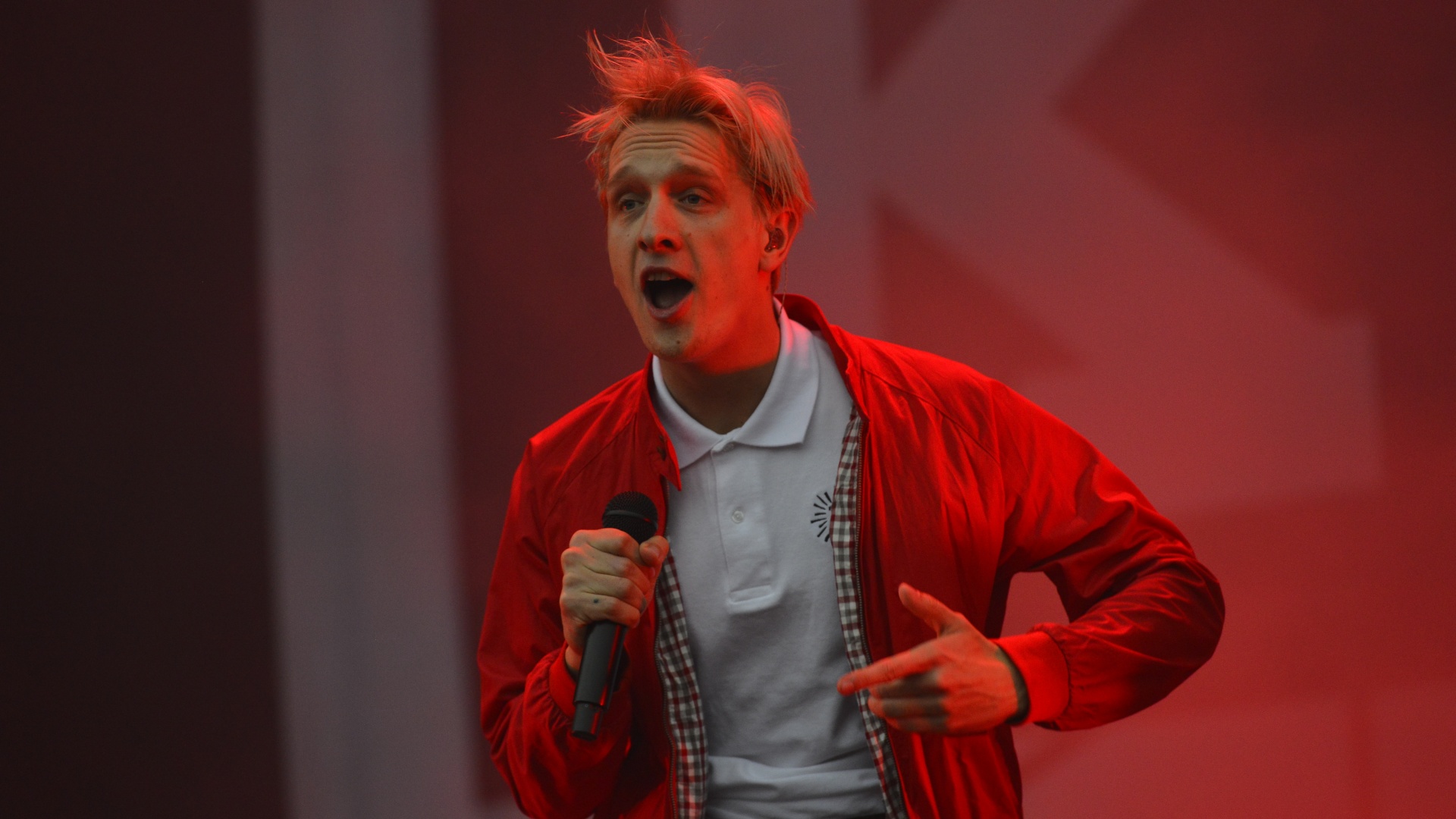 „Feiern ist politisch“: Felix Kummer über Leben, Tod und Kraftklub