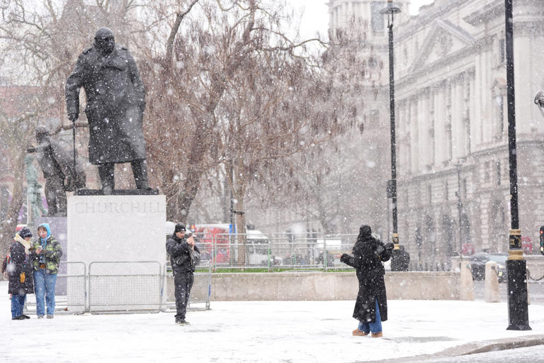 UK weather live: London hit by snow before Storm Goretti warnings hit