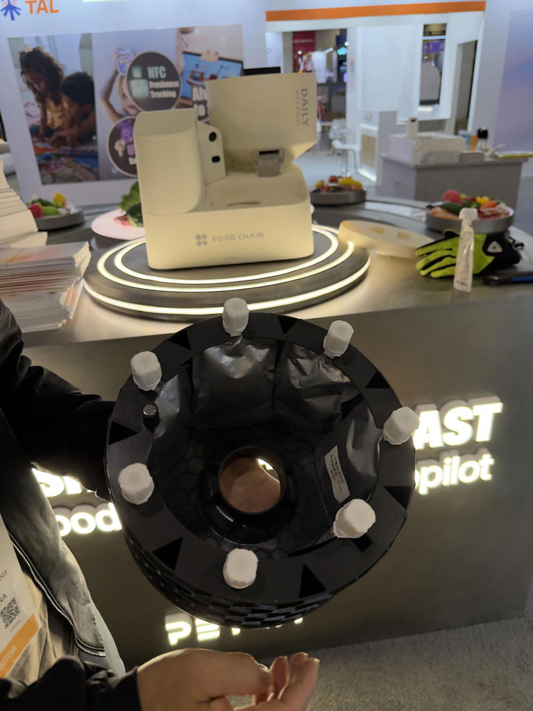 CES 2026: Petkit's Yumshare daily feast is an automatic wet food feeder ...