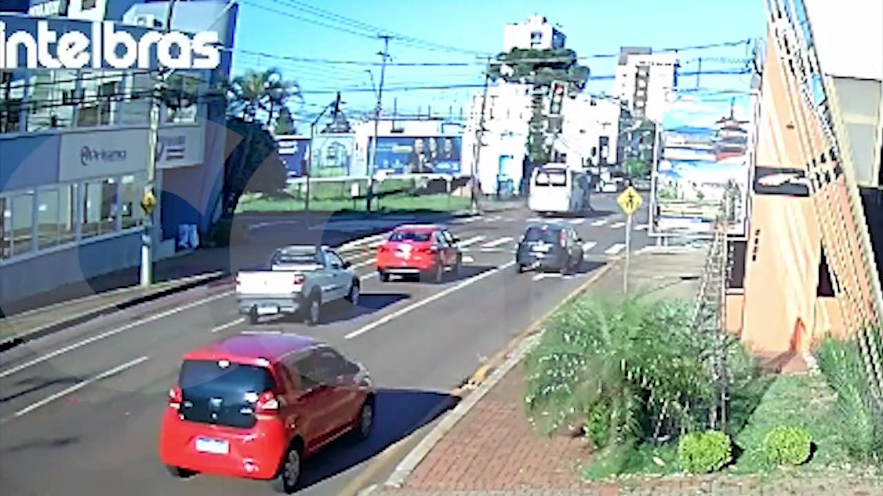 Vídeo mostra semáforo vermelho em colisão que resultou na morte Luís da ...