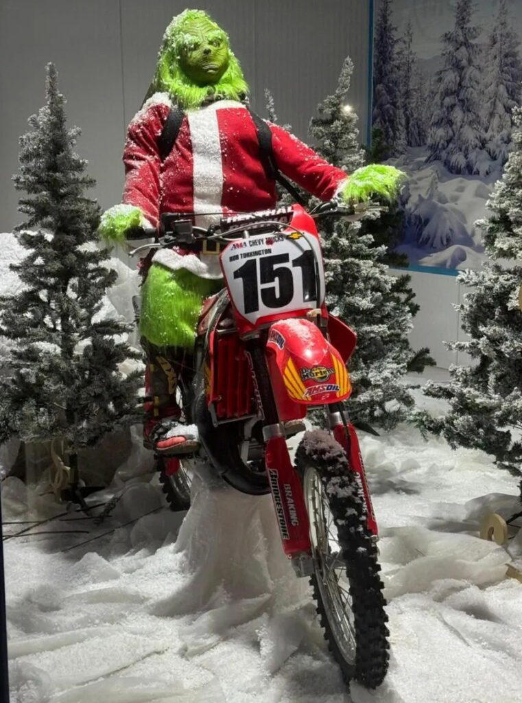 Moment thieves steal motorbikes from garage’s Grinch window display