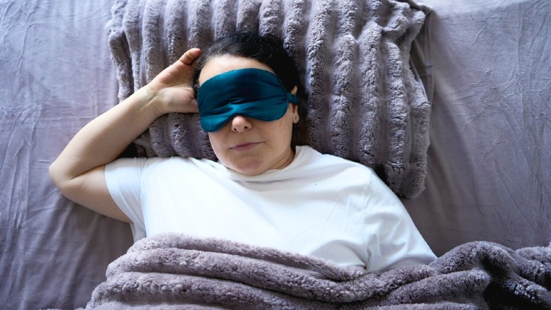 Zátěžové deky: odkud se vzaly a jak mohou prospět zdraví