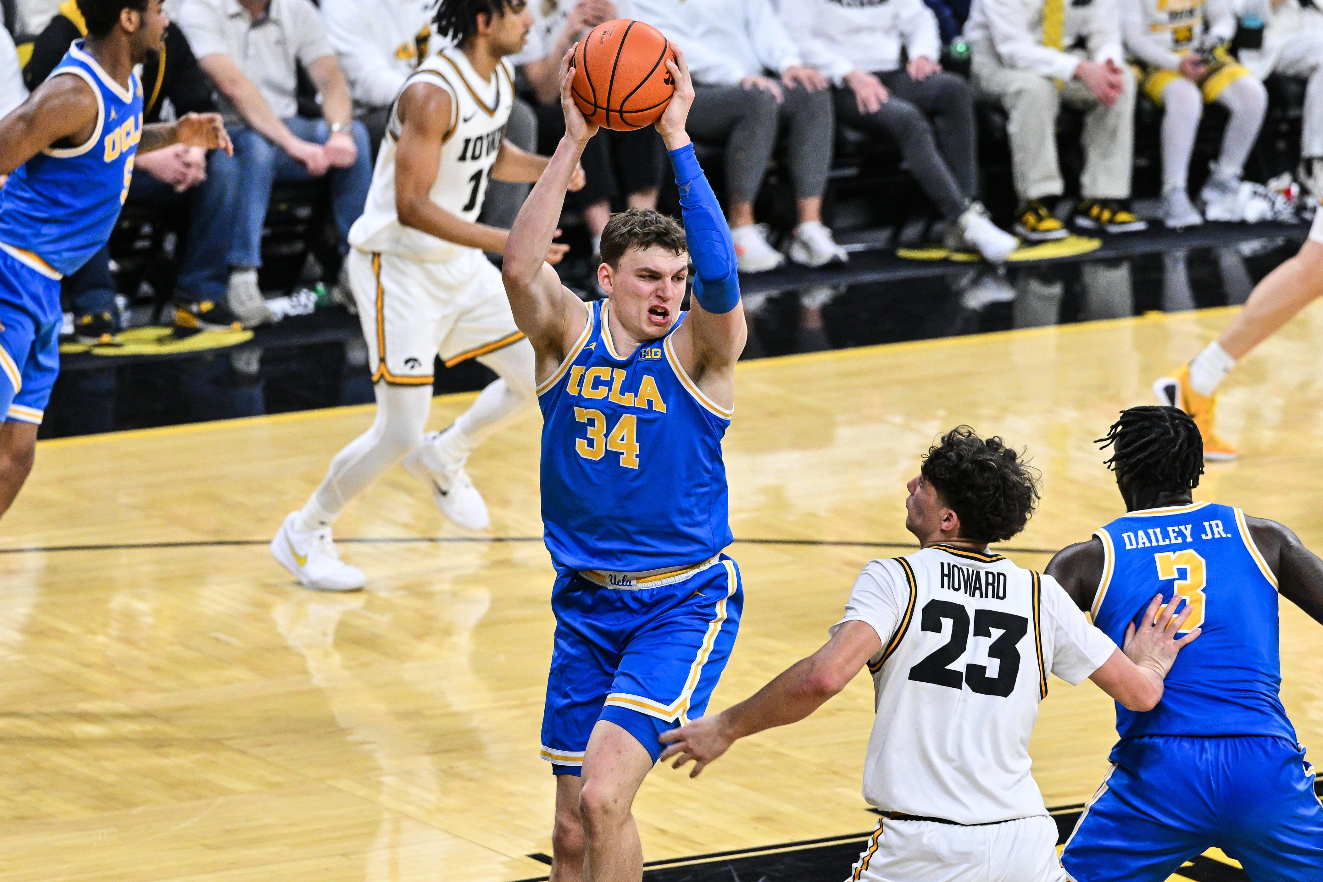 Tyler Bilodeau listed at just 6'7" at the NBA Draft Combine