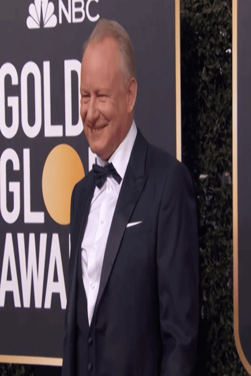 L’apparition classique de Stellan Skarsgård sur le tapis rouge
